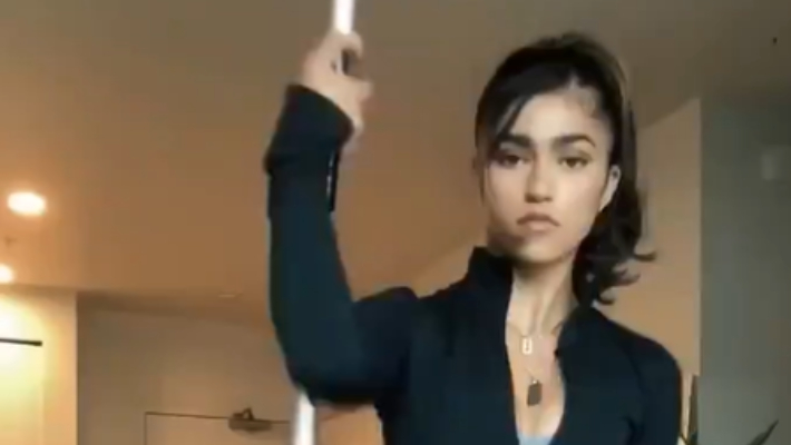 खूबसूरत हसीना का चक्कर पड़ेगा भारी! कर दिया ऐसा काम, हिल गया दिमाग ...