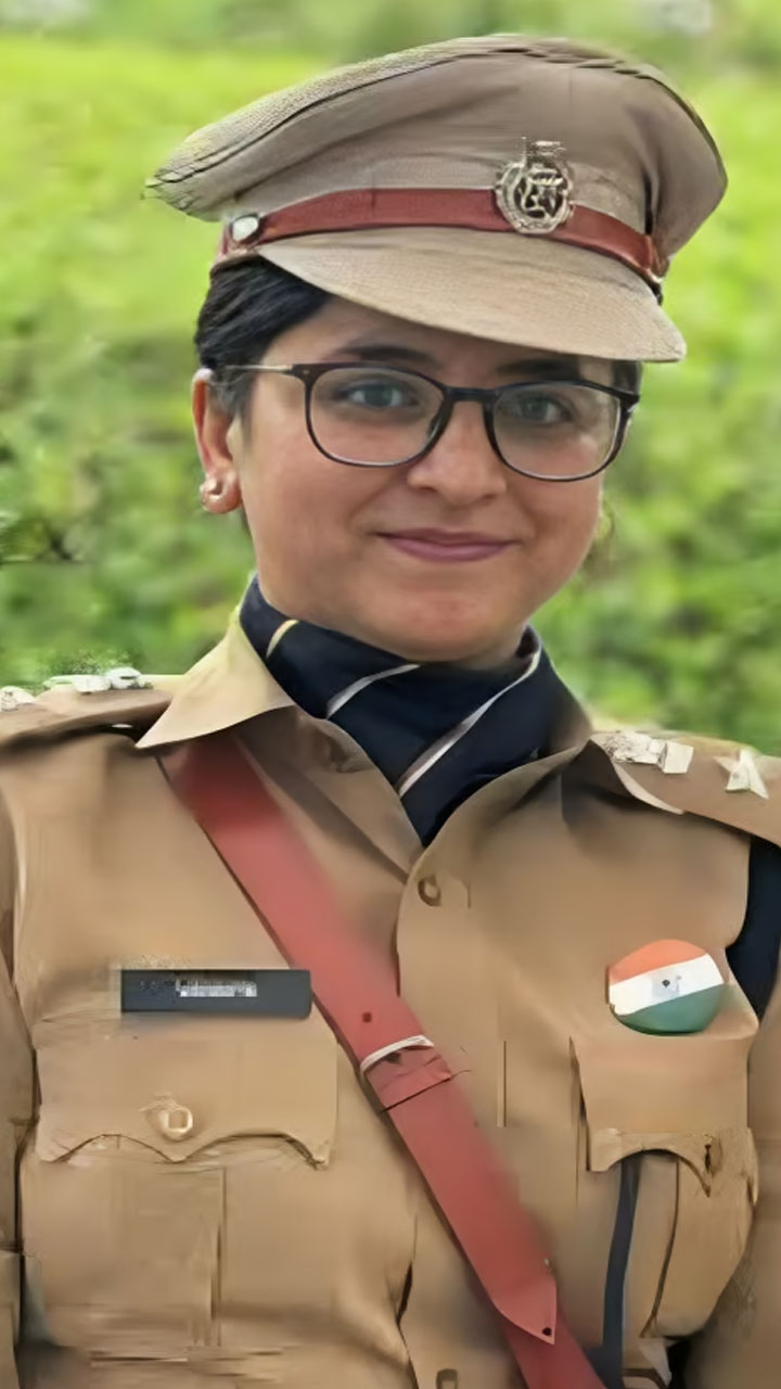 कौन है ये लेडी IPS: 2 जिले की SP बनी, जिनके नाम से थर्राते हैं अपराधी ...