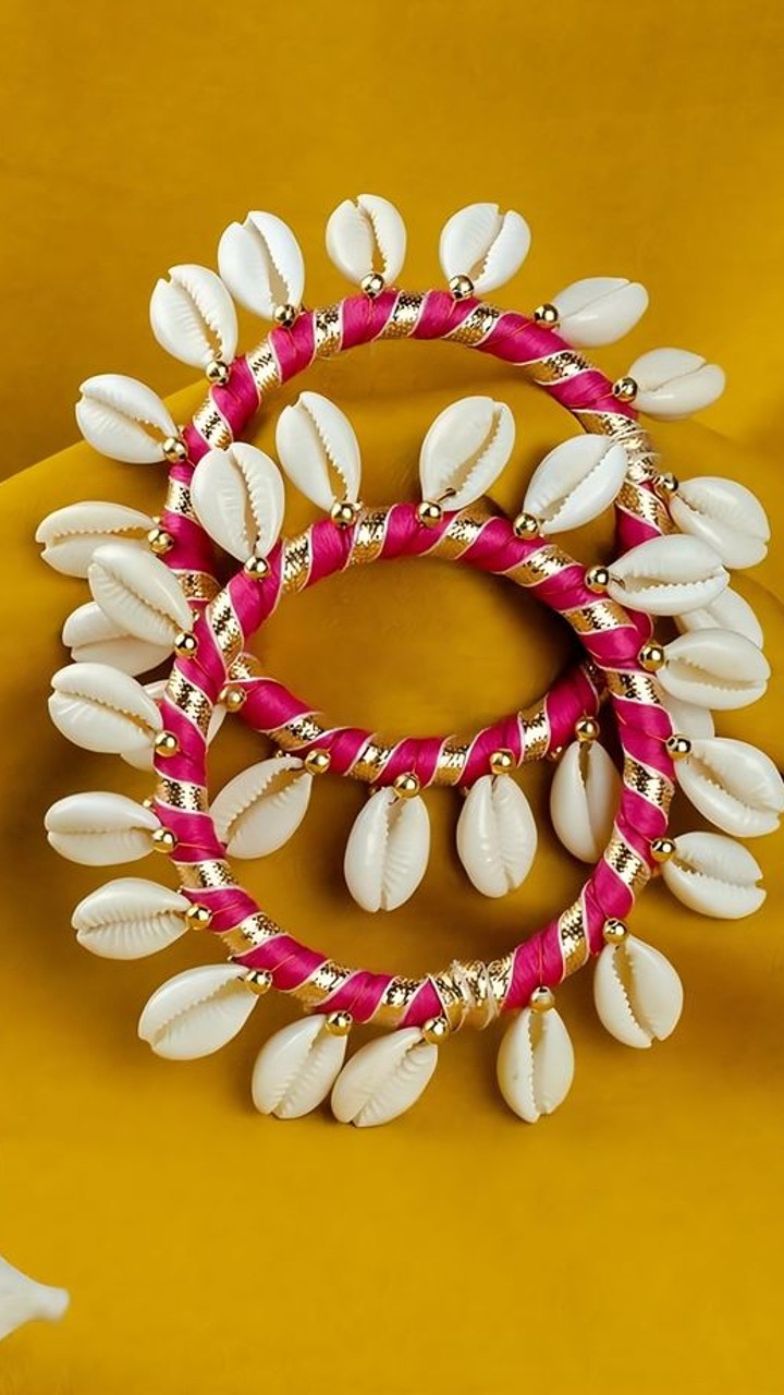 स्टोन-थ्रेड से हटकर Shell Bangles, स्टाइल संग बजट करेंगे मेंटेन ...