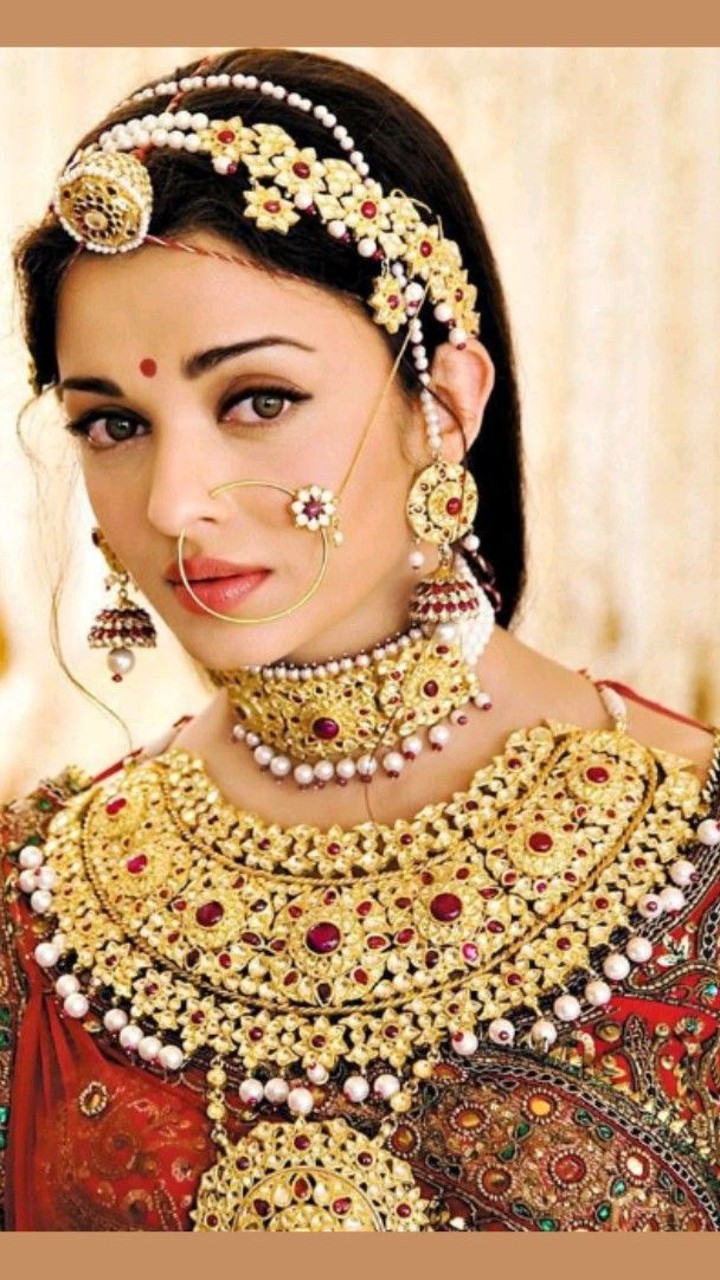 स्टाइल-बजट में बैठेगा फिट,करवा चौथ पर पहनें Rajasthani Maang Tikka ...