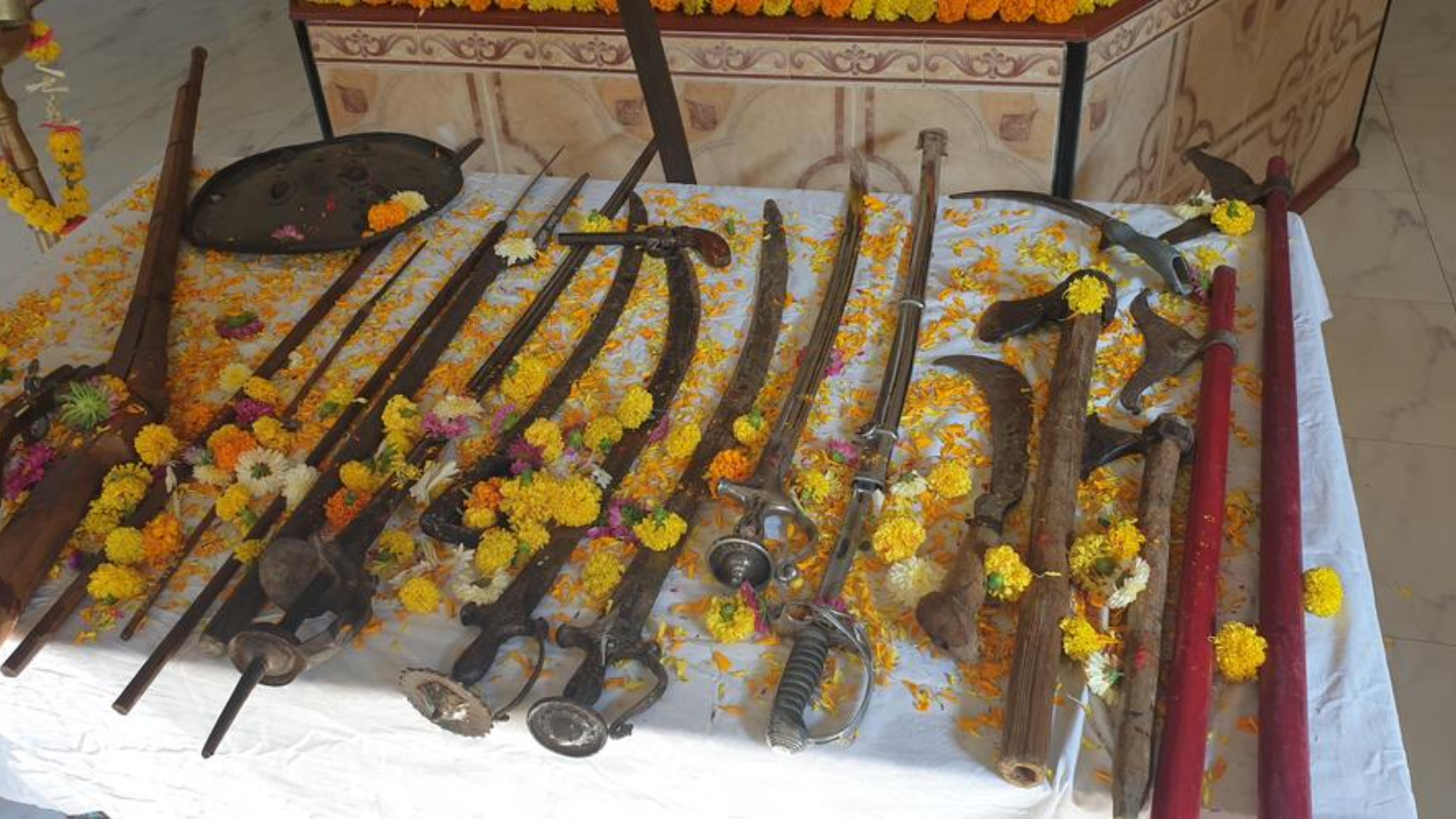 Vijayadashami 2024 : दसऱ्याला शस्र पूजा का करतात? वाचा शुभ मुहूर्तासह ...