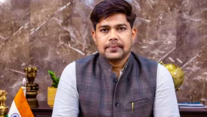 रमेश घोलप: गरीबी और दर्द को मात देकर बने IAS, दिल छू लेने वाली कहानी ...