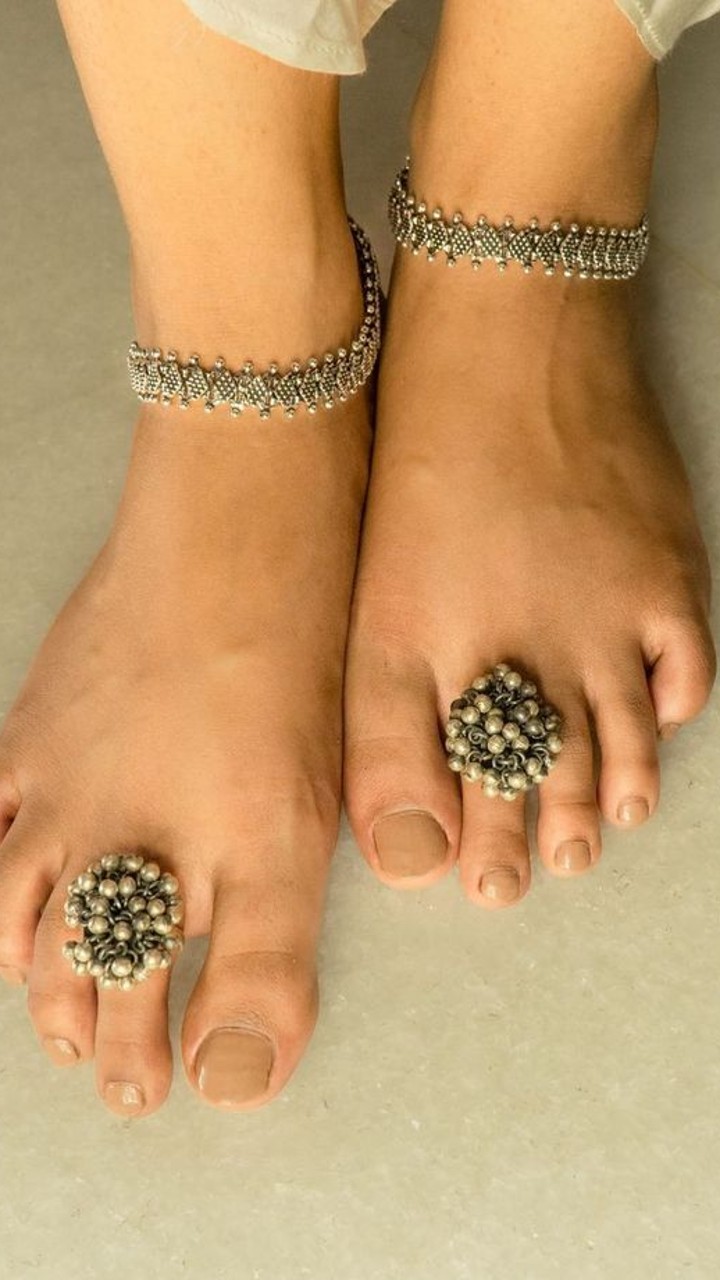 सुहागन के कदमों में रचे-बसे ये 8 चांदी की बिछिया, चेक करें डिजाइन ...