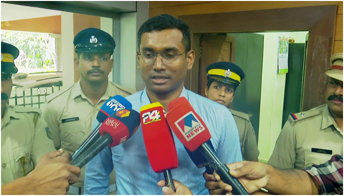 Kannur Collector k Arun Vijayan abstained from the program with the ...