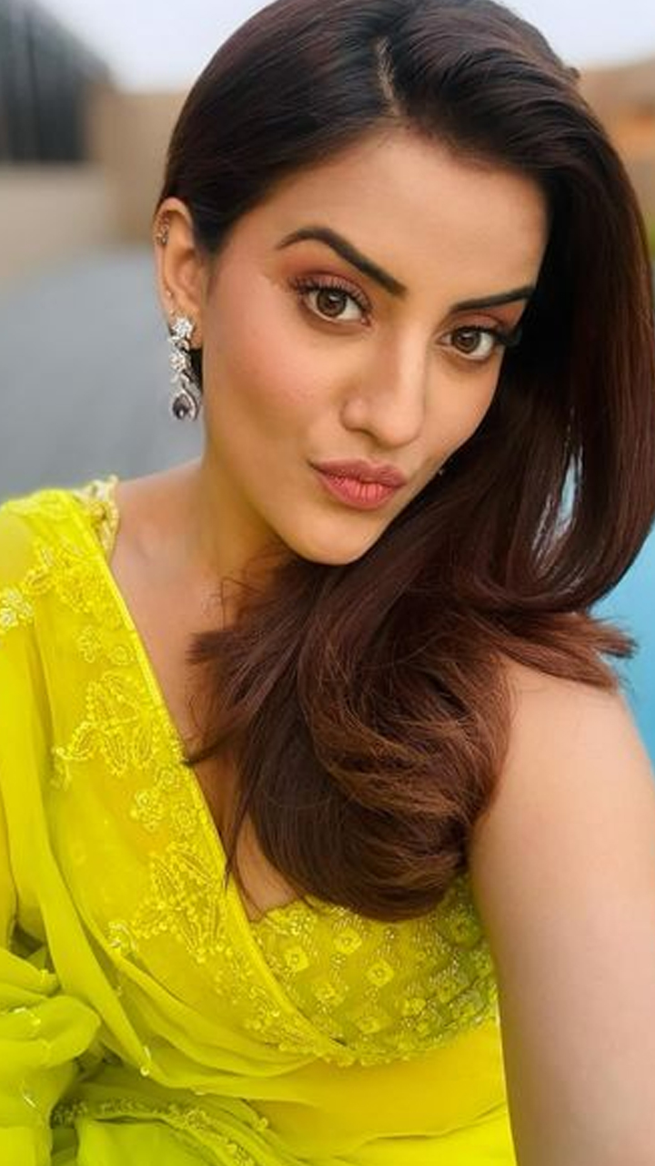 Pawan Singh को ऐसे तड़पाना चाहती हैं अक्षरा सिंह, कहा- इतना तो बनता है ...