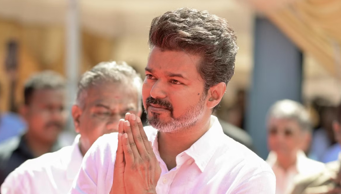 Vijay meets the Governor : முதல் முறையாக களத்தில் இறங்கும் விஜய் ...