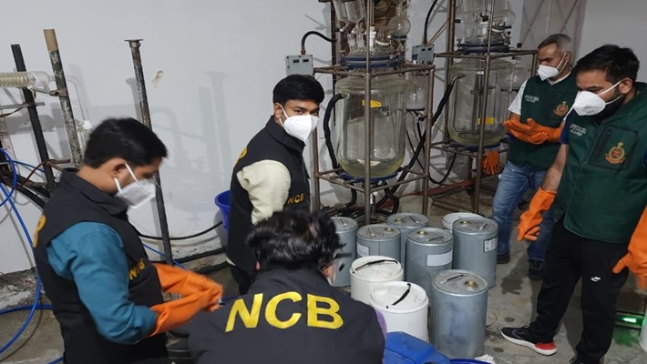 नोएडा मेथ लॅबचा पर्दाफाश: तिहाड जेलचा वॉर्डन अटकेत | Tihar Jail Warden ...