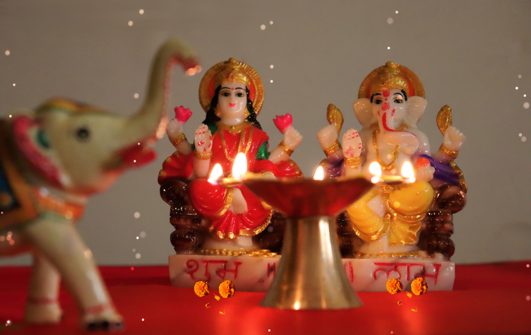 Diwali 2024: Jai Ganesh Deva to Om Jai Lakshmi Mata - Top 15 aartis and ...