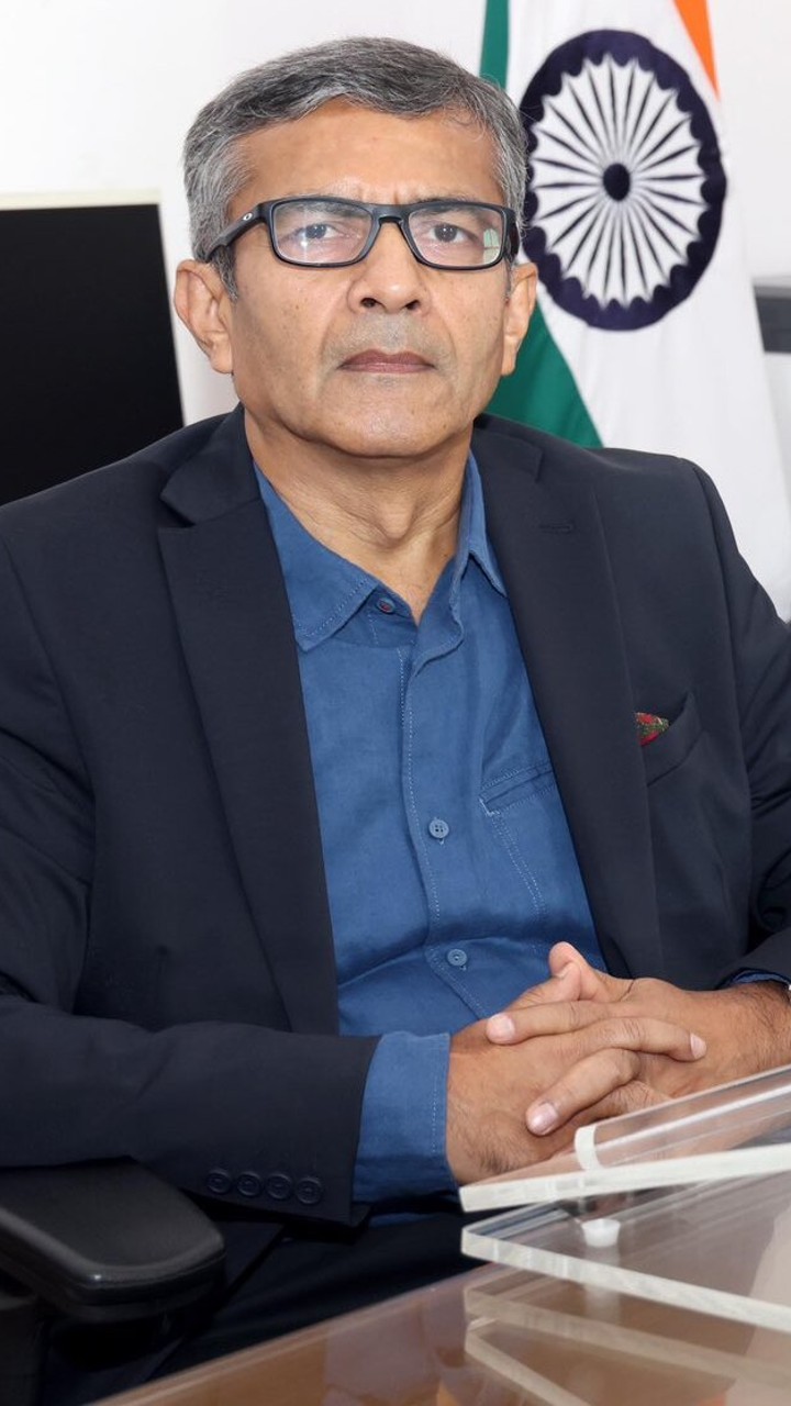 देश के नए डिफेंस सेक्रेटरी बने राजेश कुमार सिंह कौन हैं? जानें - rajesh ...