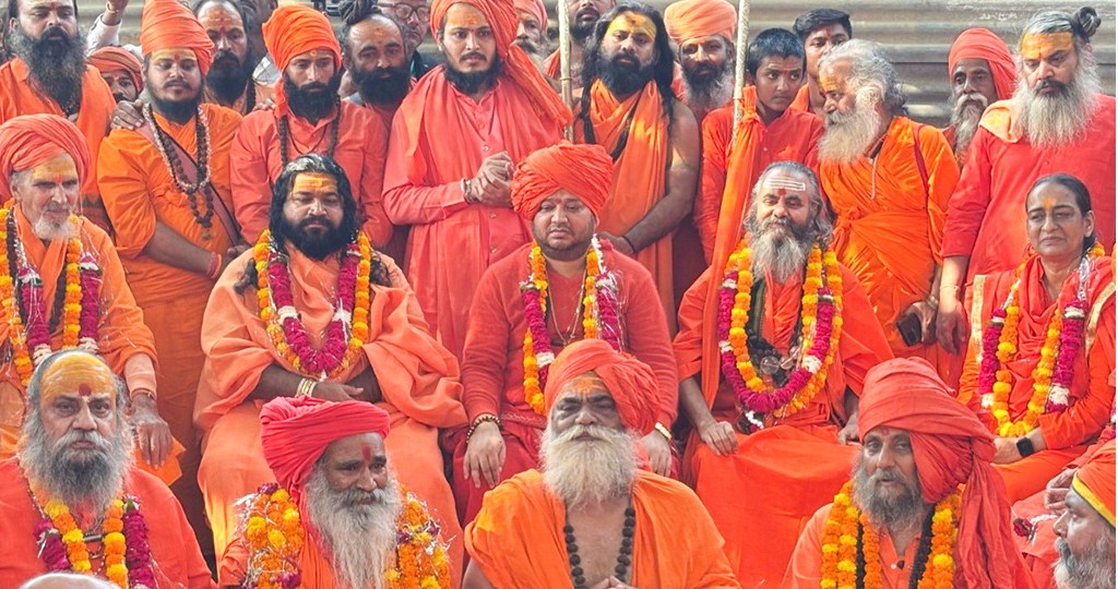 महाकुंभ 2025: जूना अखाड़ा का प्रयागराज में भव्य प्रवेश - mahakumbh 2025 ...