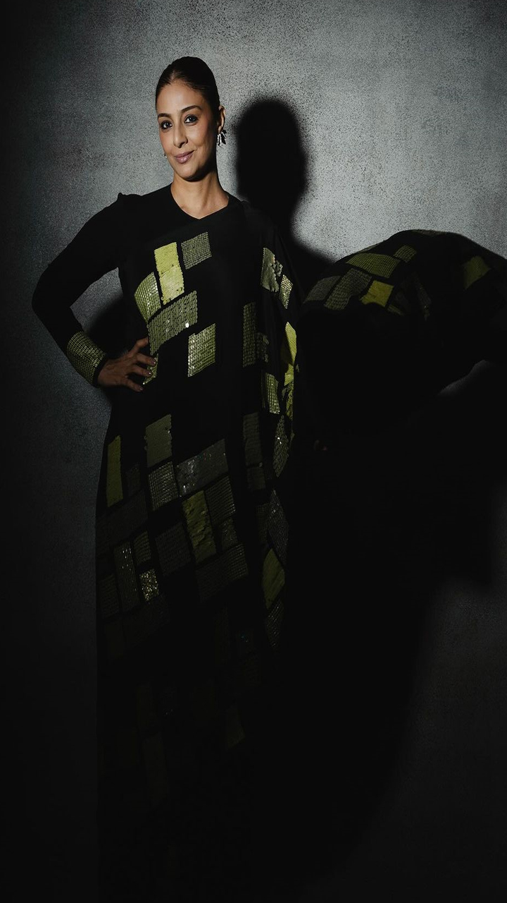 53+ में भी लगेंगी 33 की, पहनें तब्बू की तरह 8 साड़ी डिजाइन - tabu ...