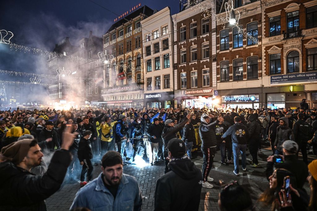 Amsterdam violence: 62 arrested after attacks on Israeli football fans ...