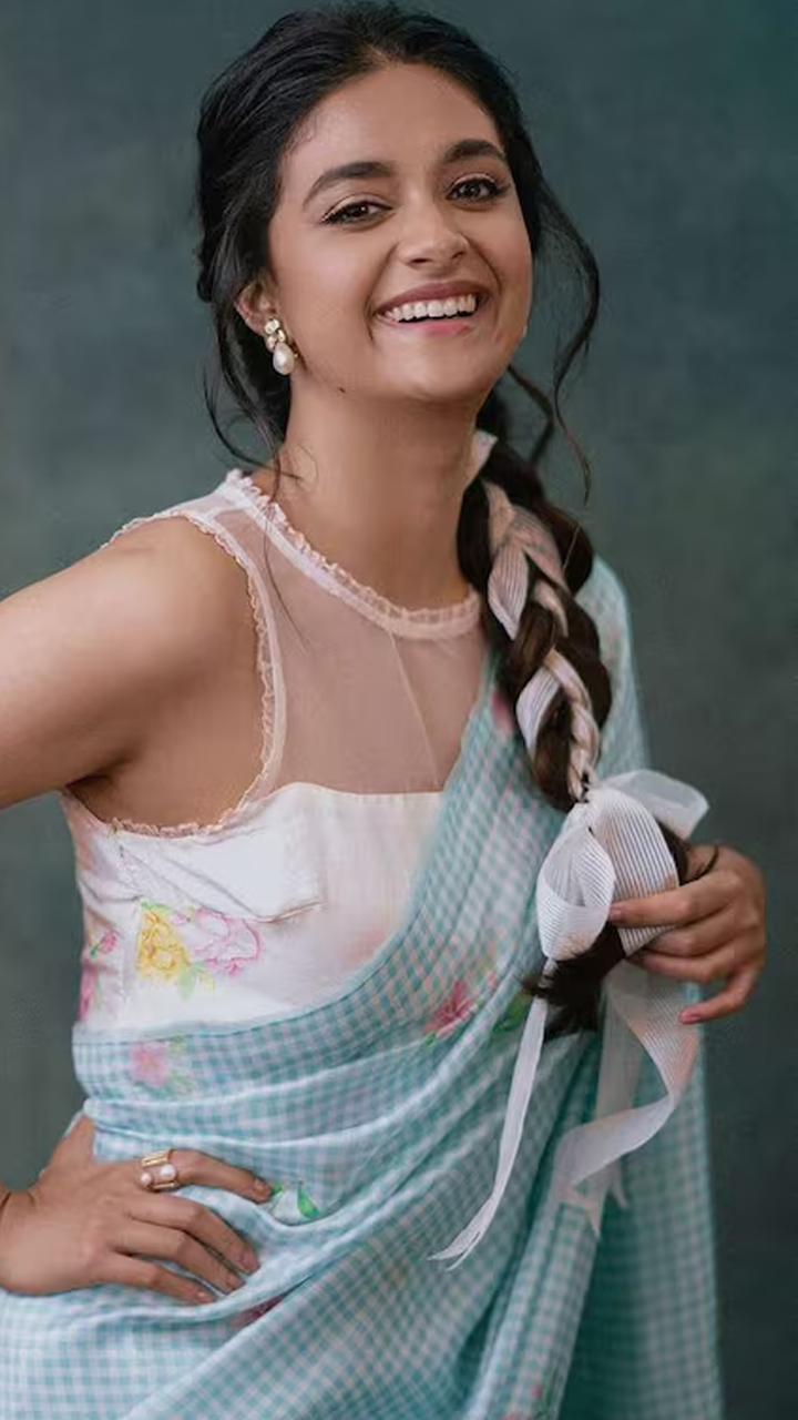 कर्ली हेयर गर्ल्स की लाज बचा लेंगी Keerthy Suresh की 7 Hairstyle ...