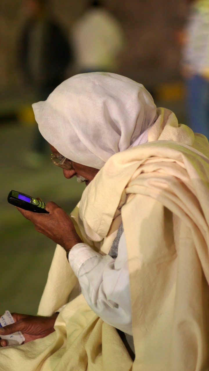 बिना टॉवर के भी कहीं भी मोबाइल का नेटवर्क, तेज इंटरनेट | What Is Elon ...