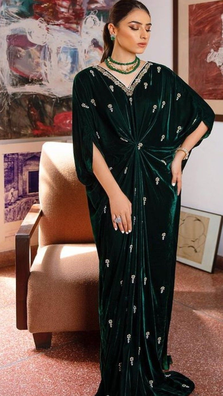 Winter में स्टाइल की नहीं बजेंगी बैंड, वेलवेट कफ्तान में दिखाएं कमाल ...