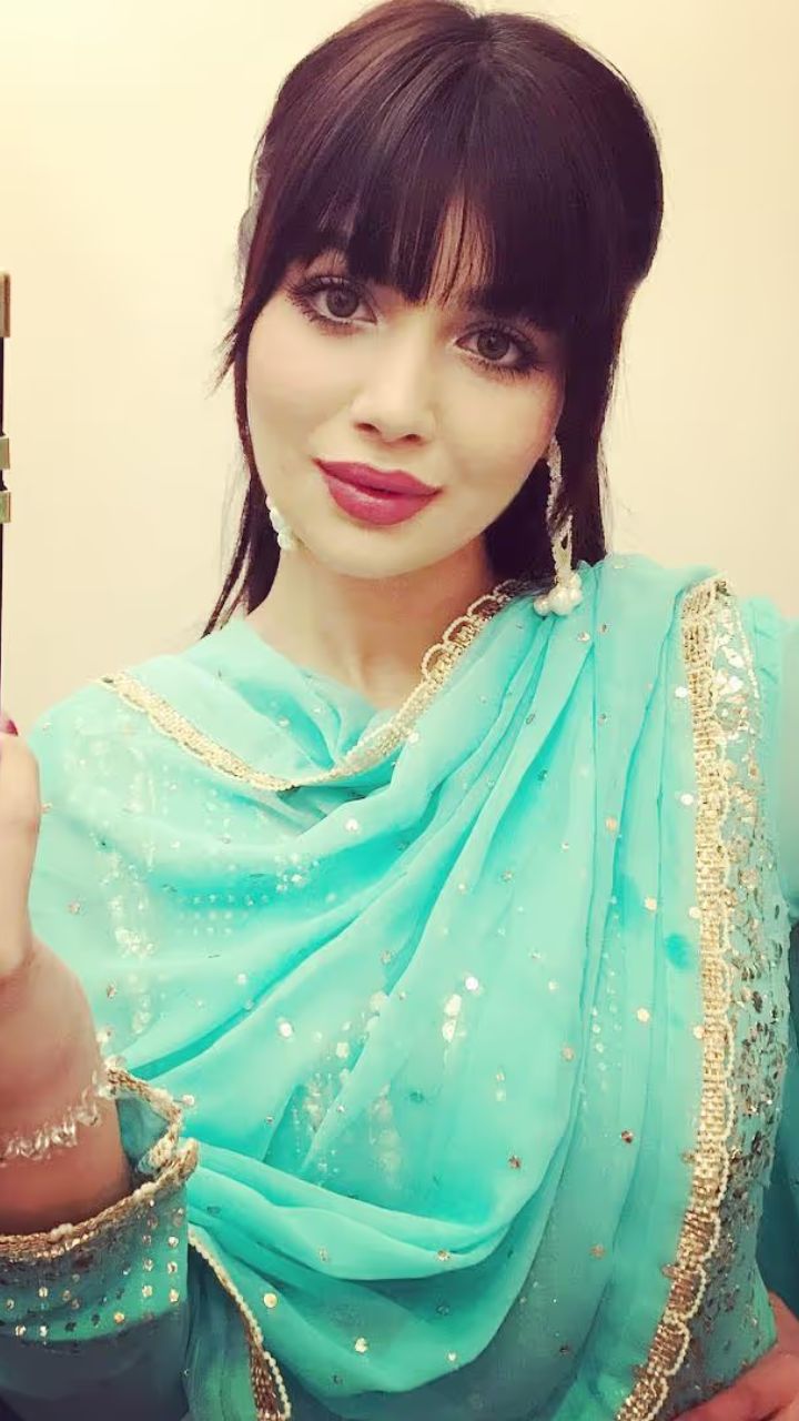 Ayesha Takia to Rimi Sen: B-wood actresses and their cosmetic mishaps ...