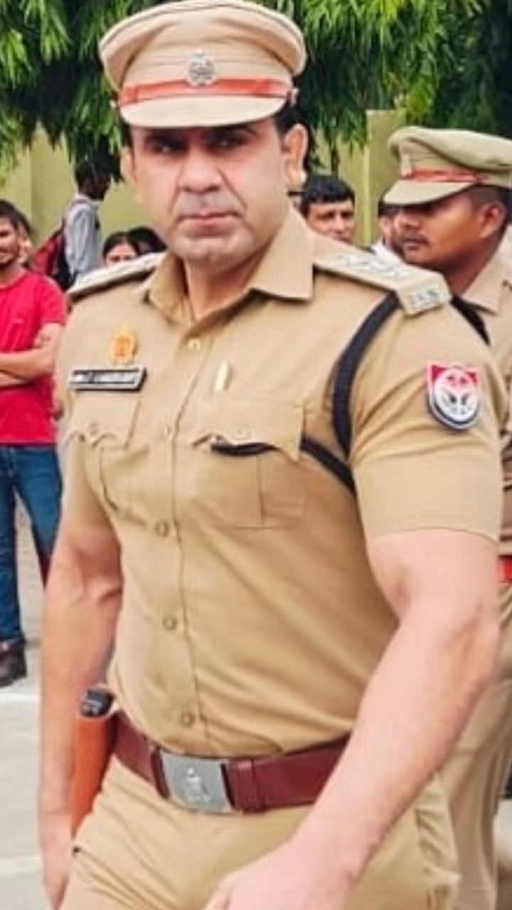 कौन हैं अनुज चौधरी, संभल हिंसा में घायल डिप्टी SP की बहादुरी चर्चा में ...