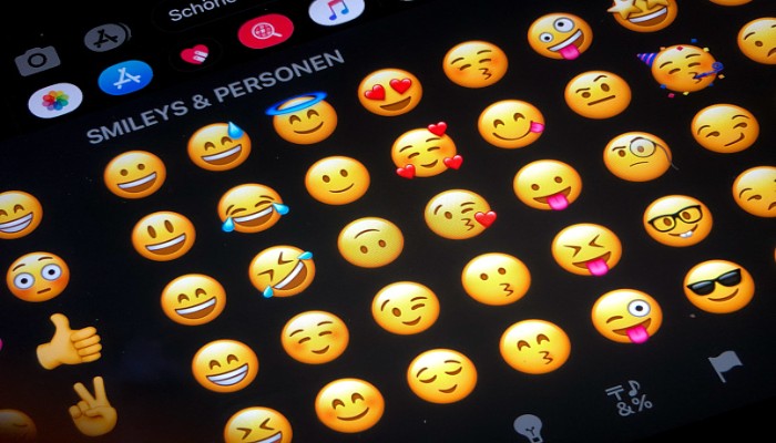 Men or women? Who uses most emojis during chats & what does it say ...