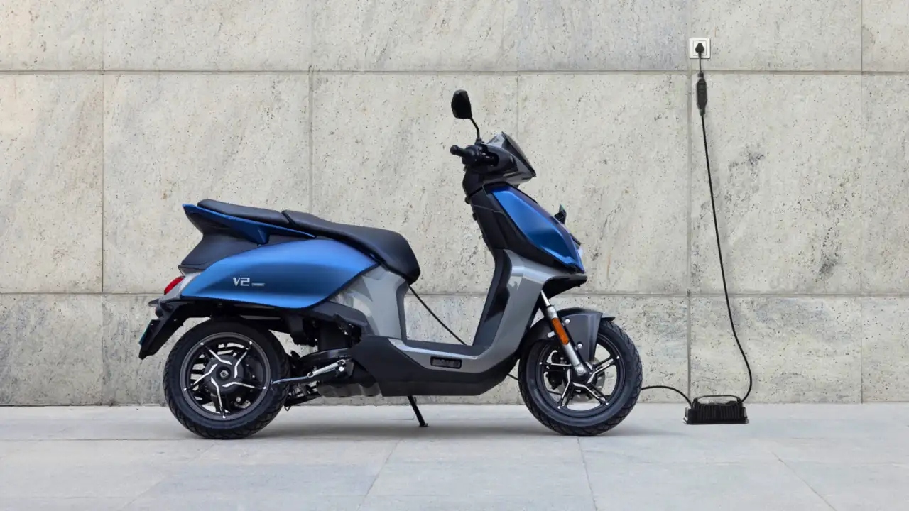 Hero Vida V2 electric scooter launched in India: Check features, range ...