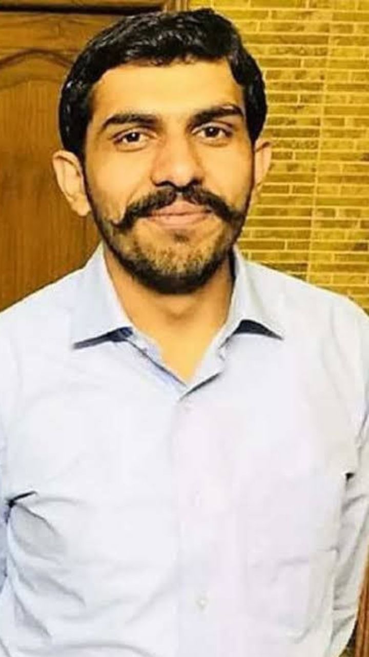 चहा विक्रेत्याचा मुलगा कलेक्टर! कोचिंगशिवाय पहिल्या प्रयत्नात पास | Tea ...