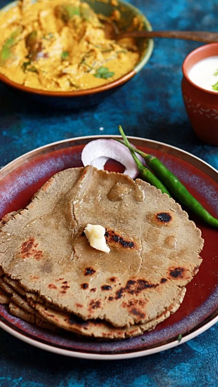 बाजरीची भाकरी थापताना फाटते? वापरा या 4 Kitchen Tips - bajari bhakari ...