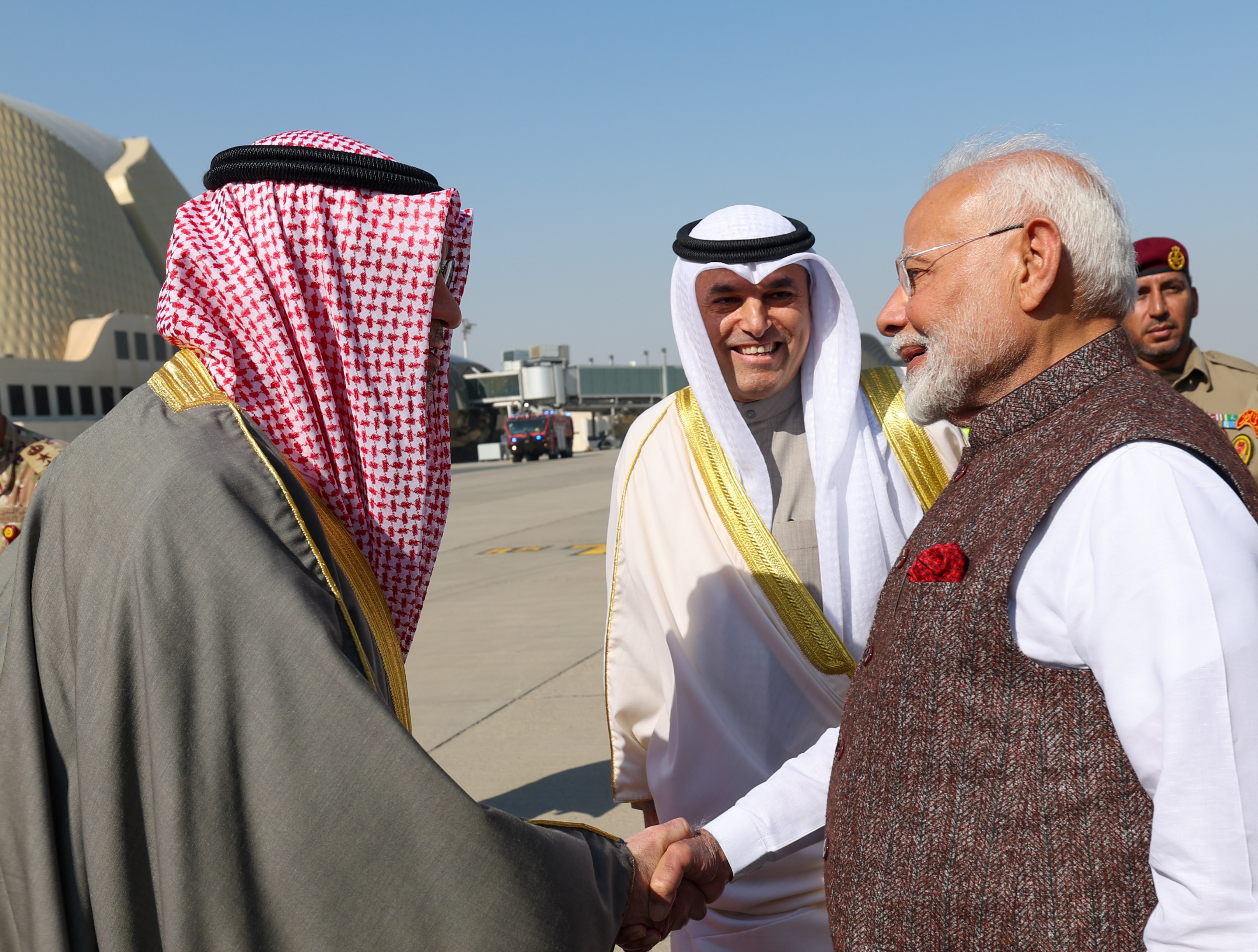 पीएम मोदी का कुवैत में हुआ जोरदार स्वागत, 101 साल के पूर्व आईएफएस से की ...