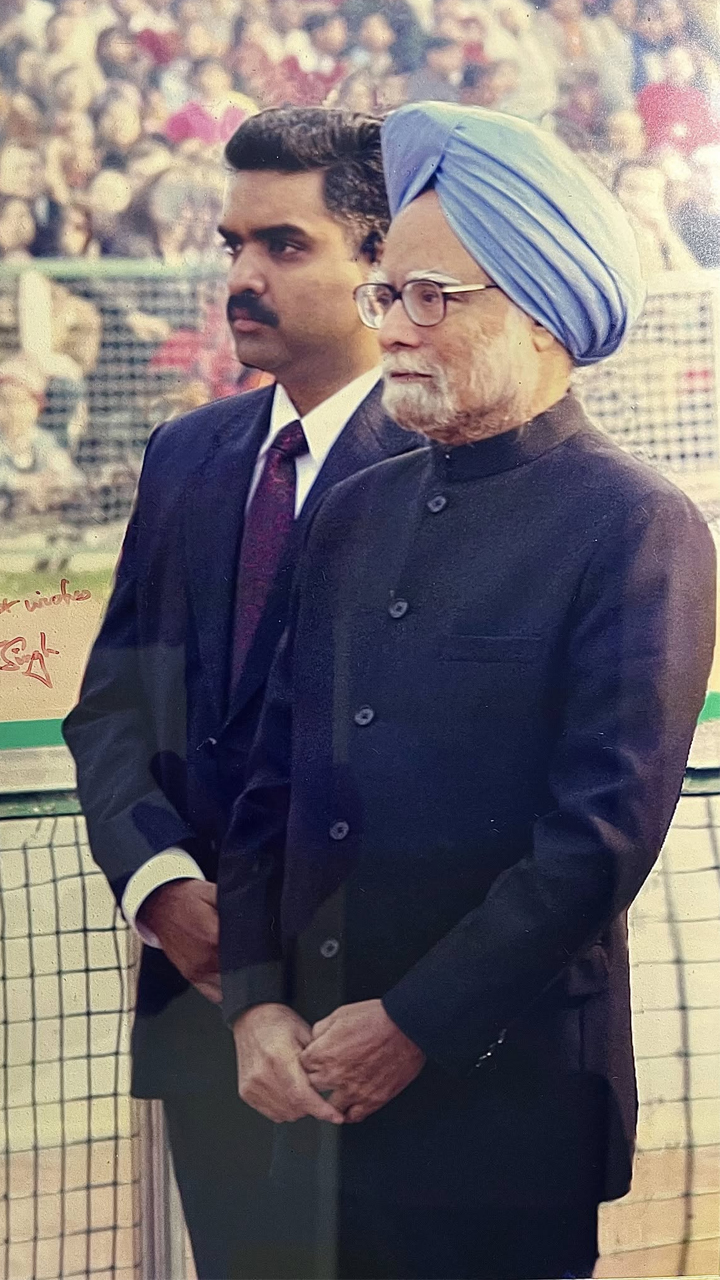 कौन हैं योगी के वो मंत्री जो 3 साल तक रहे मनमोहन सिंह के बॉडीगार्ड ...