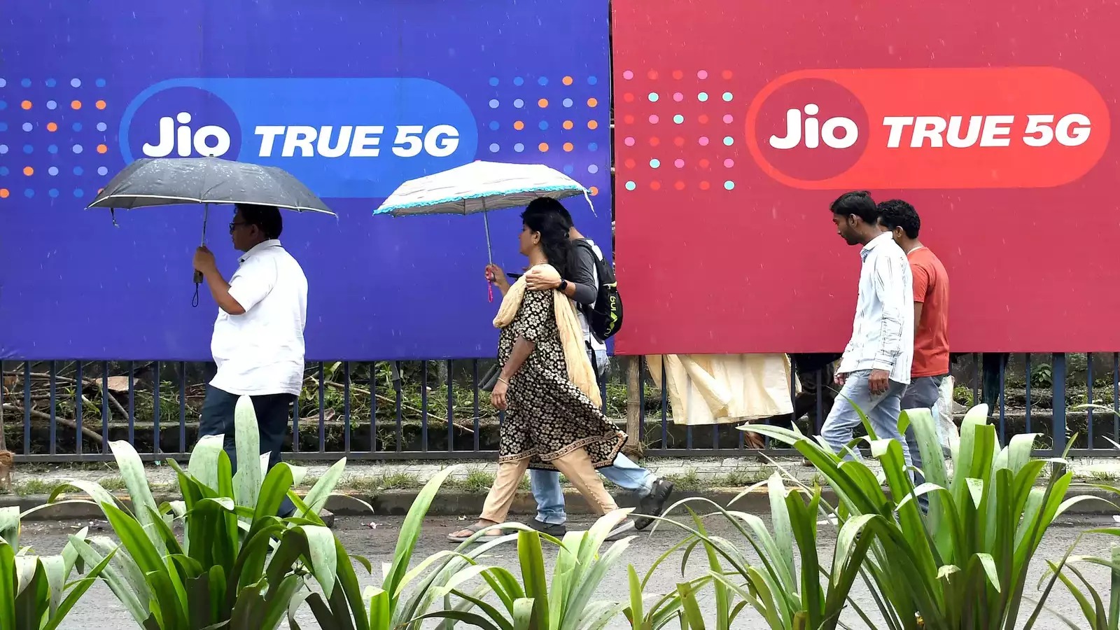 Jio Family Postpaid plans 2025: Know price, benefits and more - Asianet ...