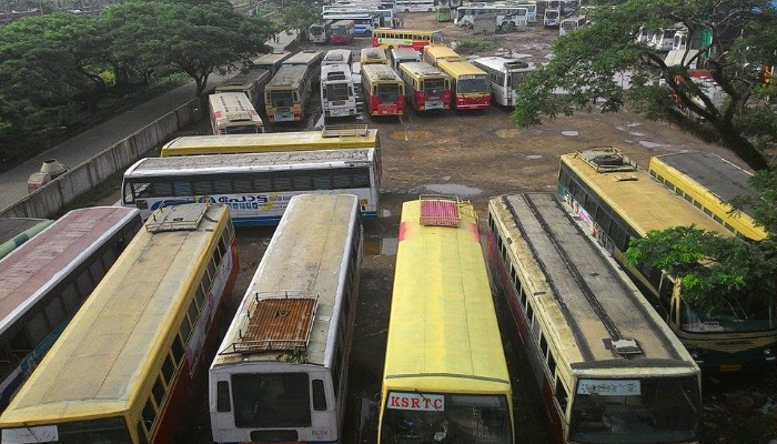 കെഎസ്ആർടിസിയിൽ സമരം തുടരുന്നു, പലയിടത്തും സമരക്കാര്‍ ബസ് തടഞ്ഞു - KSRTC ...