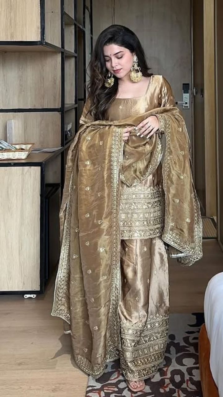 Jimmy Choo Suit Design| दिन का उजाला हो या रात की रौशनी, शादी में ...