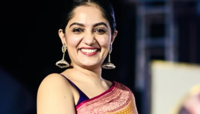 Actress Arya: 'സാരി ഉടുത്താലും രക്ഷയില്ല; ഇവരൊക്കെ എവിടുന്ന് പൊട്ടിവീഴുന്നു?', രൂക്ഷവിമർശനവുമായി ...