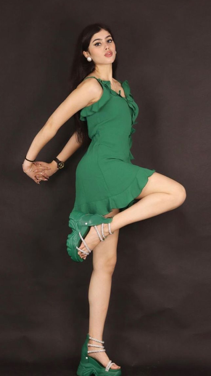 कॉलेज में लगेंगी Classy Queen, राशा को छोड़ पहनें Riva Arora सी Dress ...