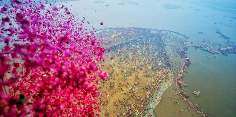 Maha Kumbh Mela High tech trash skimmer for waste removal മഹാ കുംഭമേള ...