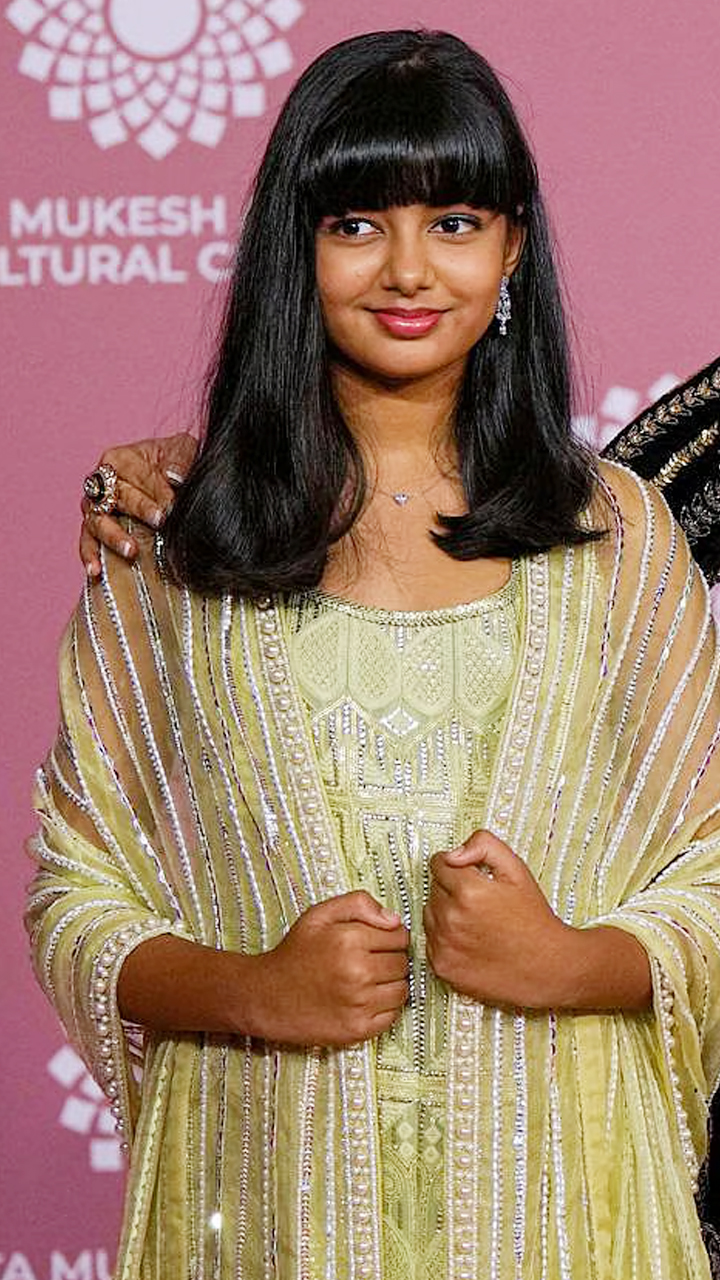PHOTOS: Know story behind Aaradhya Bachchan's Sadhana cut hairstyle ...