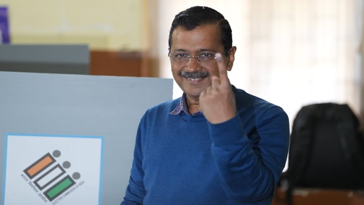 दिल्लीत सुरुवातीच्या फेऱ्यांमध्ये अरविंद केजरीवाल पिछाडीवर | Arvind ...