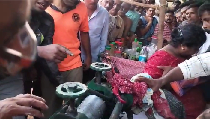 കരിമ്പിൻ ജ്യൂസ് അടിക്കുന്നതിനിടെ അബദ്ധം, പിന്നെ1 മണിക്കൂര്‍ നീണ്ട ...