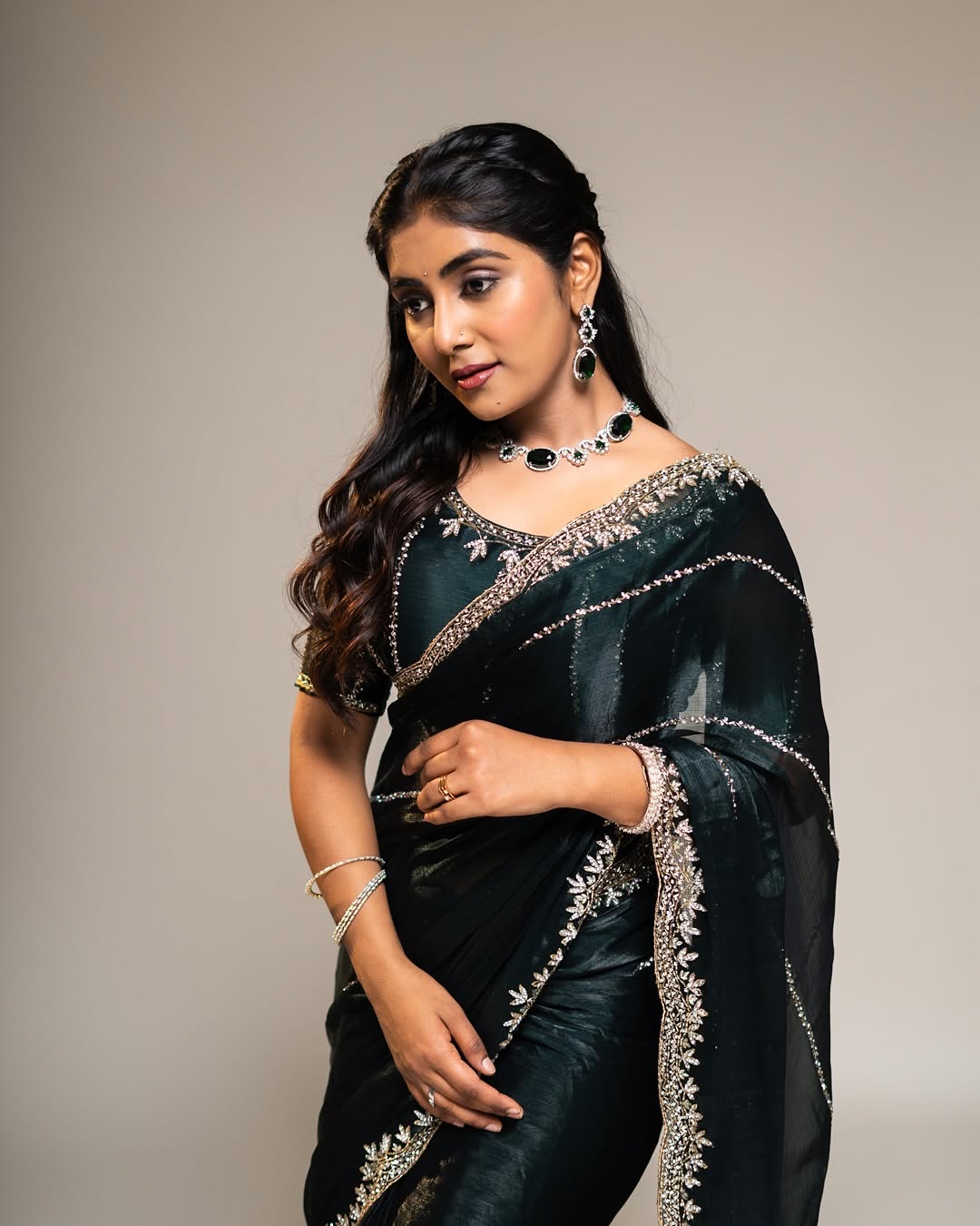 Stunning Transformation! Ase Serial Actress Meena's New Look Revealed ...