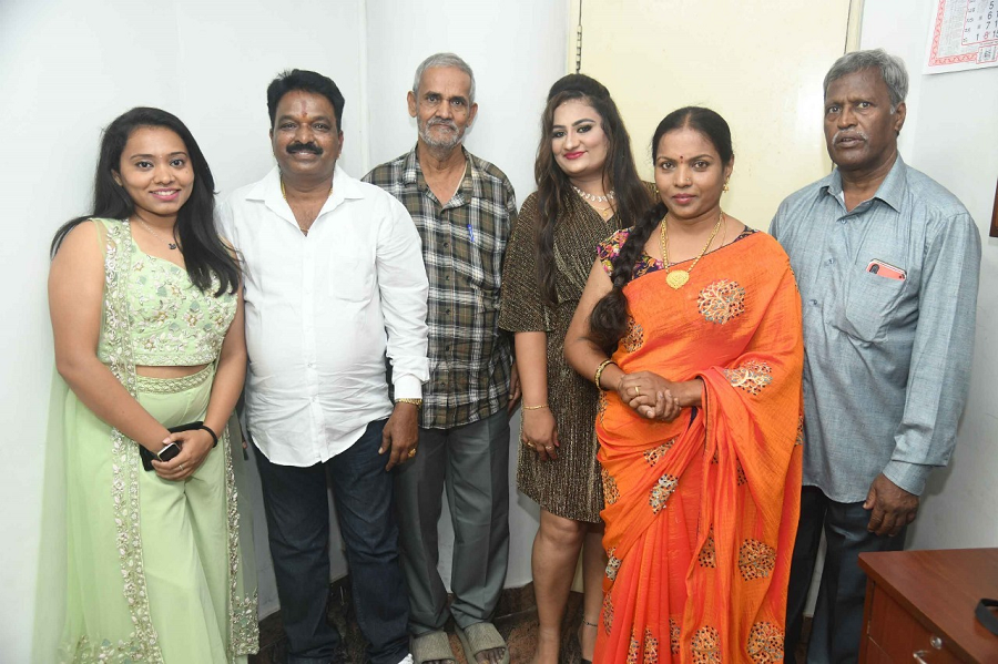 Gagana Kusuma Kannada Film Review: ವಿಷಾದವನ್ನು ದಾಟಿಸುವ ಚಿತ್ರರಂಗದ ಕಥನ ...