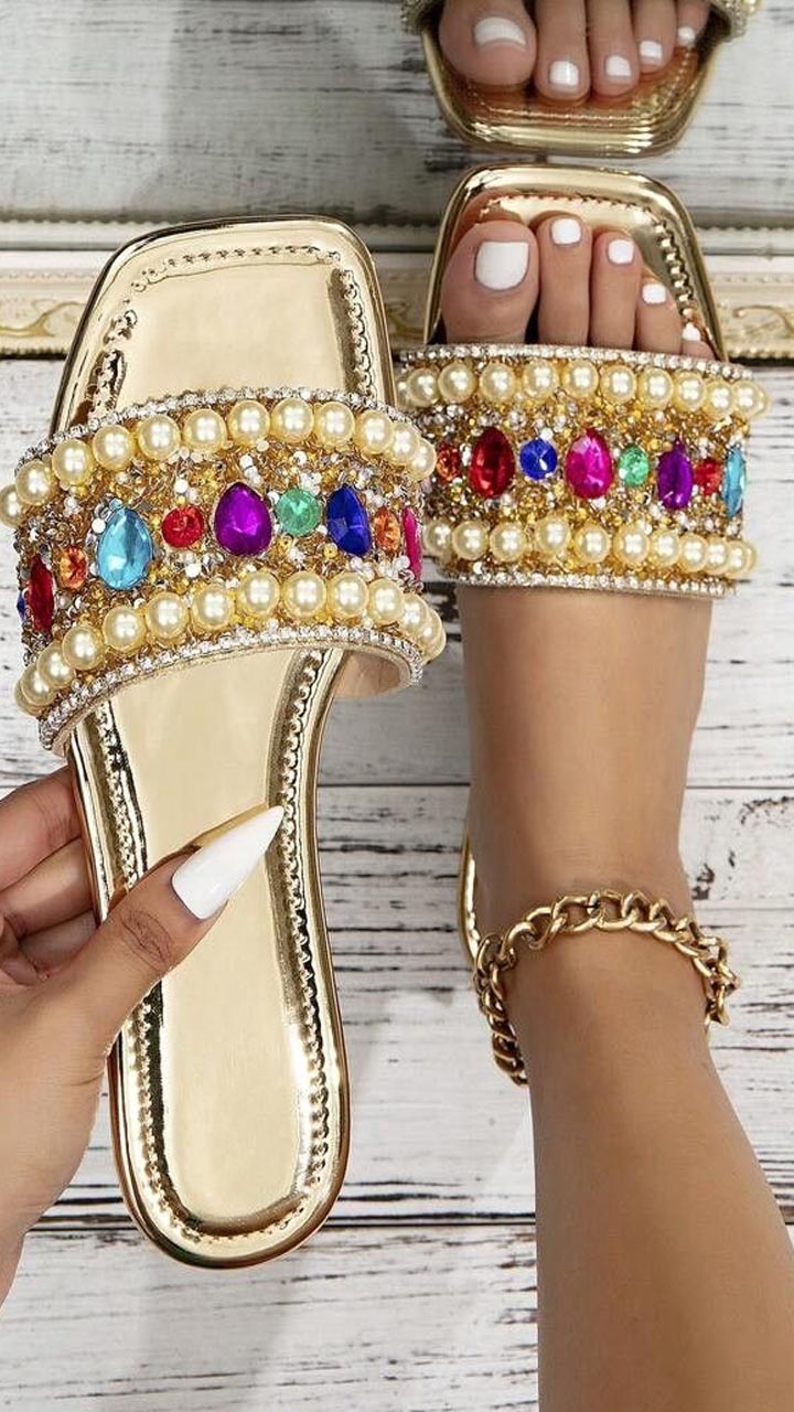 নজরকাড়া ৭টি ফ্যান্সি ফুটওয়্যারে সাজাতে পারেন পা - 7 fancy footwear ...