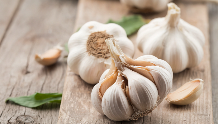 Garlic No More a Hassle: 6 Easy Ways to Peel Garlic | ಬೆಳ್ಳುಳ್ಳಿ ಸಿಪ್ಪೆ ...