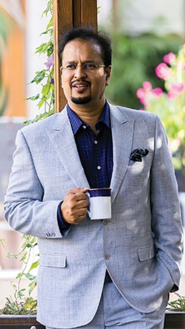 अंग्रेजी में डब्बा गोल-8वीं में फेल,कैसे 12000 Cr का मालिक बना ये शख्स ...