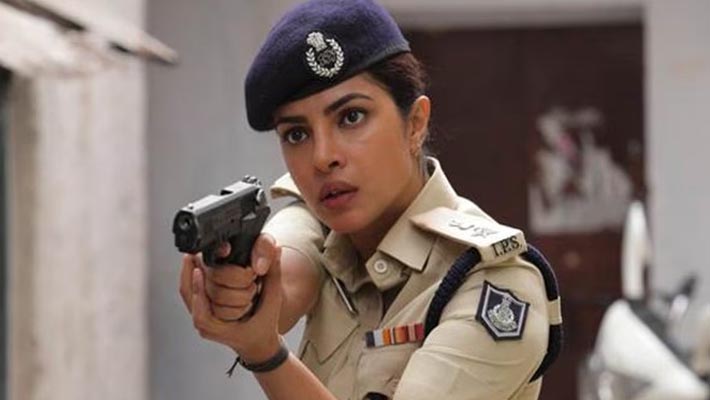 Interesting Facts About Priyanka Chopra Jai Gangaajal : பிரியங்கா சோப்ராவின் காலில் விழுந்து ஆசி ...