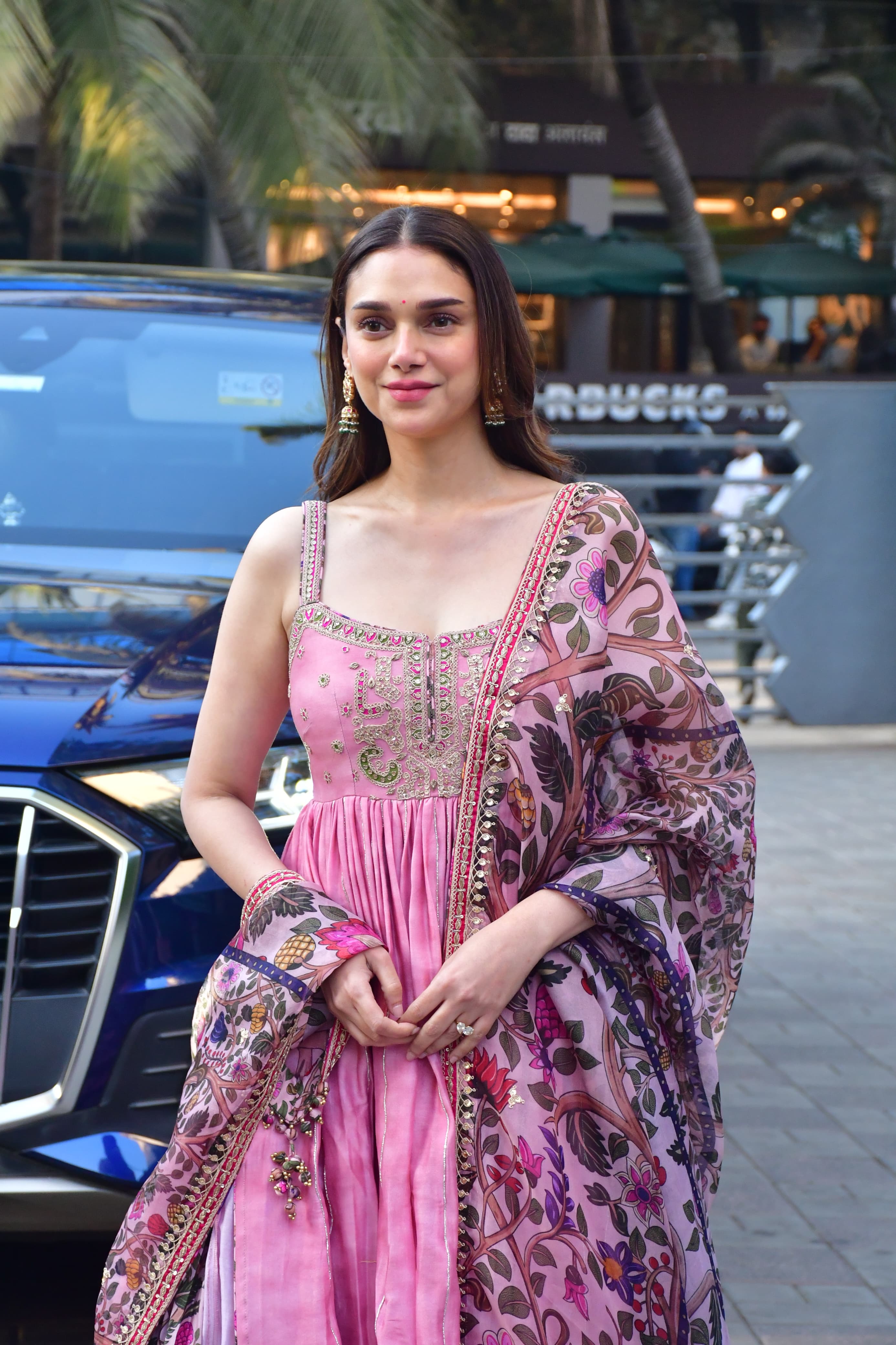 Aditi Rao Hydari के इस सिंपल लुक ने लूटी महफिल, देखें 5 PHOTOS | Viral ...