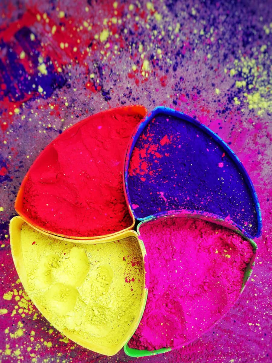 होली पर किस देवी-देवता को कौन-से रंग का गुलाल लगाएं? - holi 2025 kis ... होली पर किस देवी-देवता को कौन-से रंग का गुलाल लगाएं? - holi 2025 kis ...