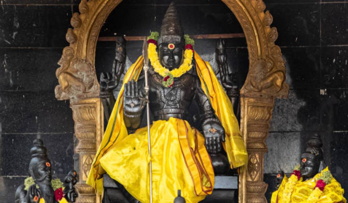 பங்குனி உத்திரம் 2025 : இந்த விளக்கை ஏற்றினால் நீங்க நினைச்சது அப்படியே ...