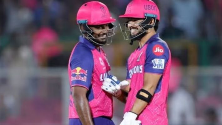 Riyan Parag ఏంటీ గలీజ్ పని రియాన్ పరాగ్.. రూ.10వేలు ఇచ్చి మైదానంలో దండం ...