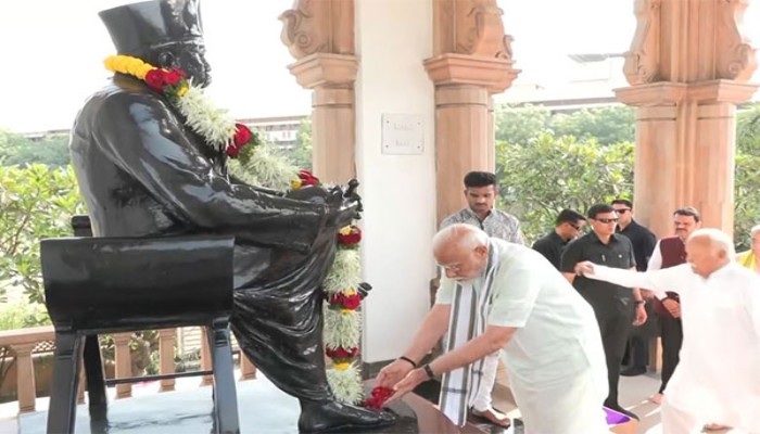 PM Modi pays floral tribute to RSS founder Keshav Baliram Hedgewar ...