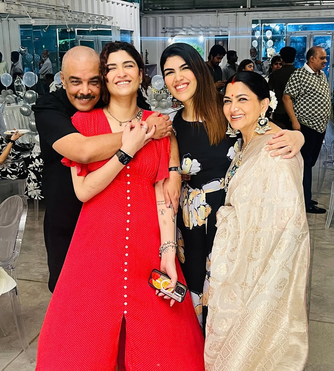 Khushbu Sundar Daughter Avantika Heroine Debut ಚಿತ್ರರಂಗಕ್ಕೆ ನಟಿ ಖುಷ್ಬು ...
