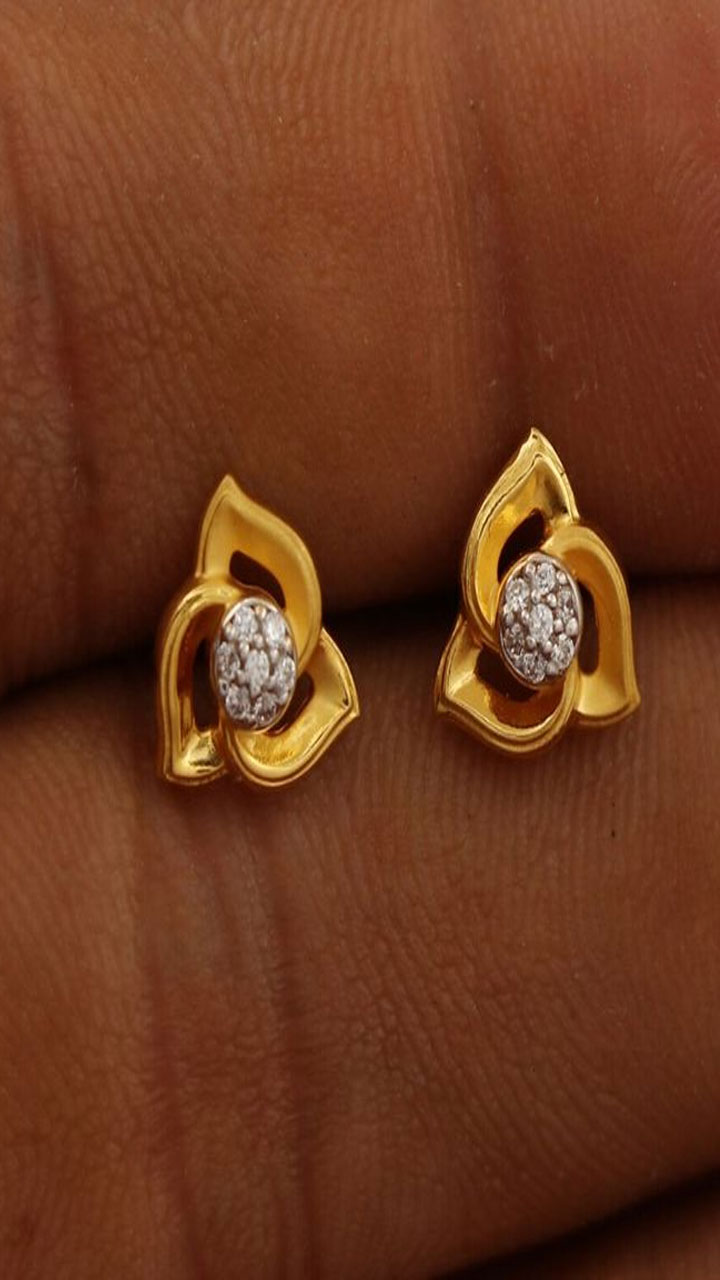 मुलीला गिफ्ट करा 18K Gold Earrings, पाहा डिझाइन्स - 18k gold earrings ...