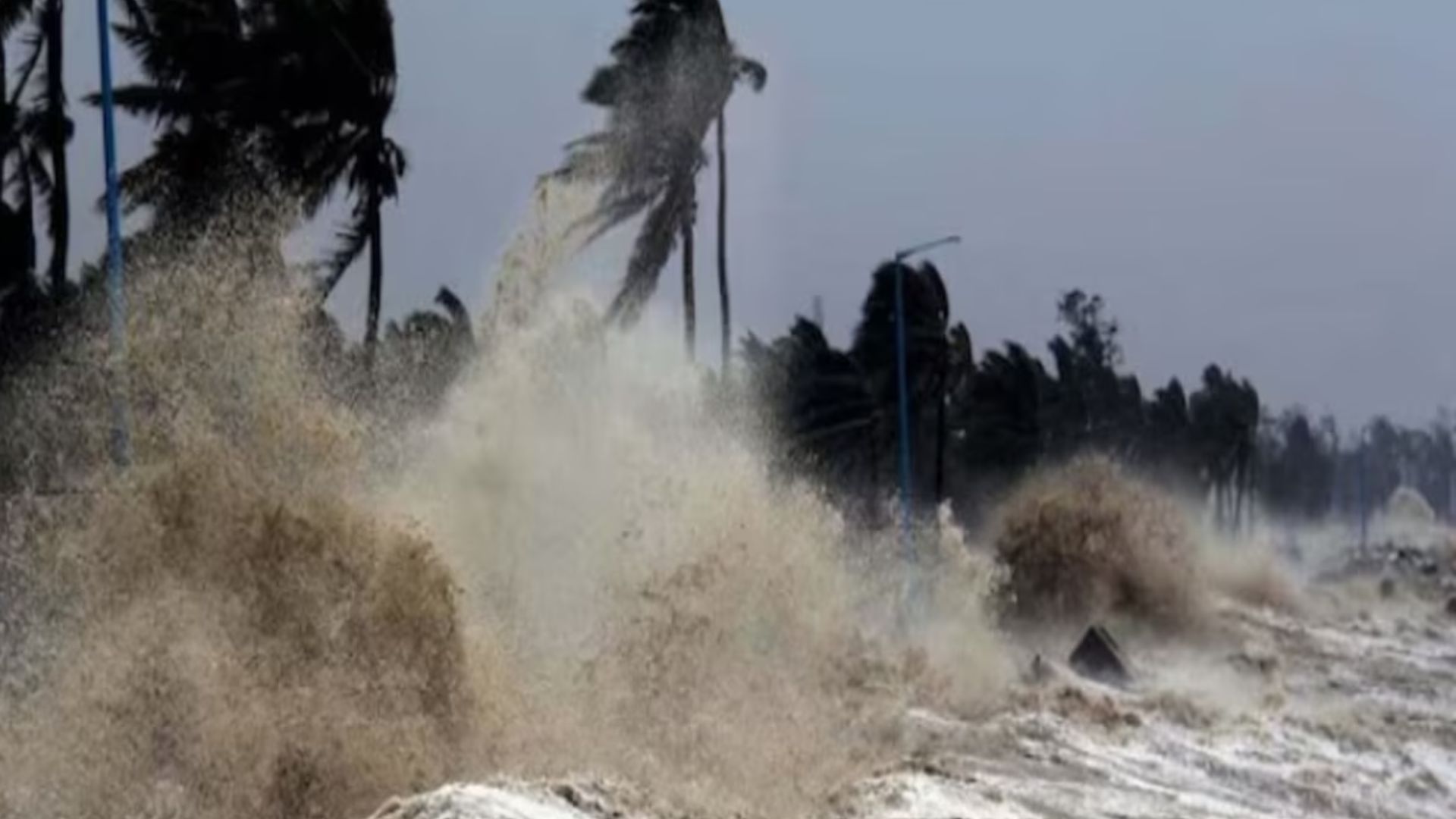 विकराल हुआ मौसम! इन राज्यों में तेज बारिश और बिजली गिरने का अलर्ट, 50 KMPH की रफ्तार से चलेंगी ...